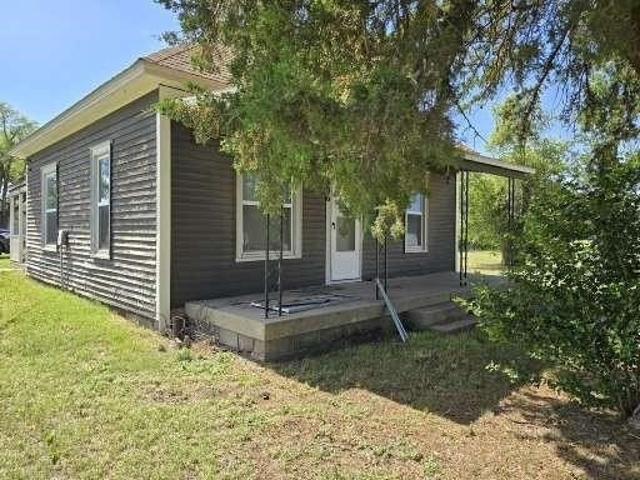 606 N Ash St, Russell, KS 67665