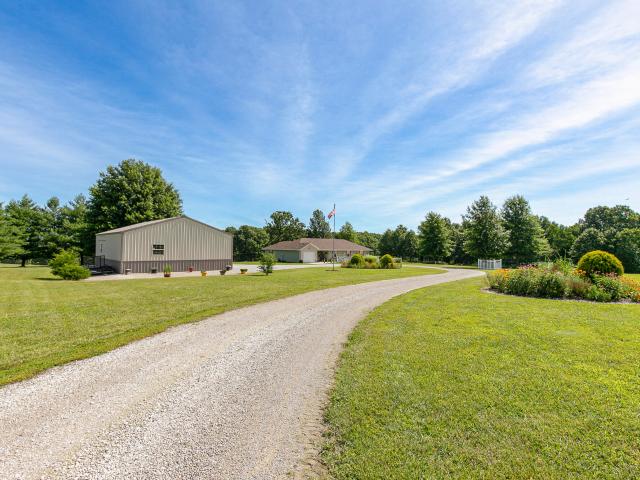 606 N Farm Road 35