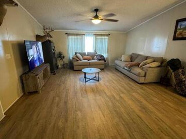 606 N Main St