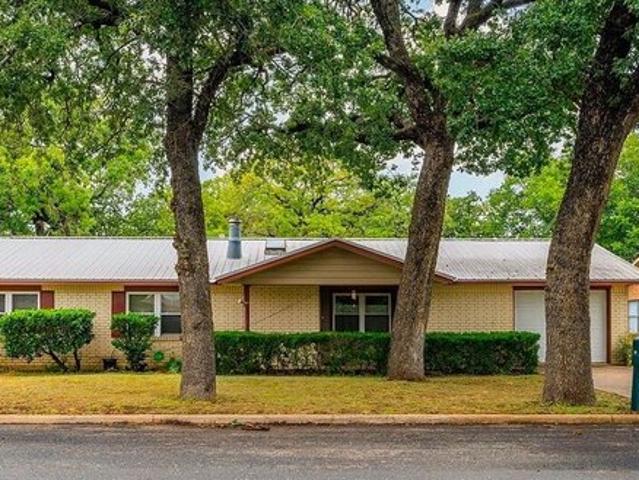 606 S Columbus St, Fredericksburg, TX 78624