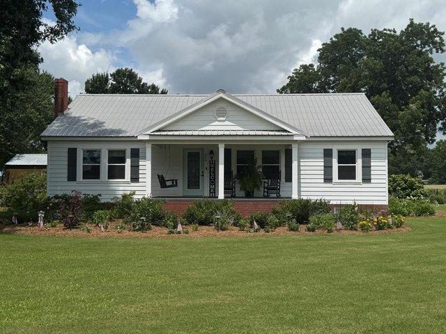 606 S Main St, Headland, AL 36345