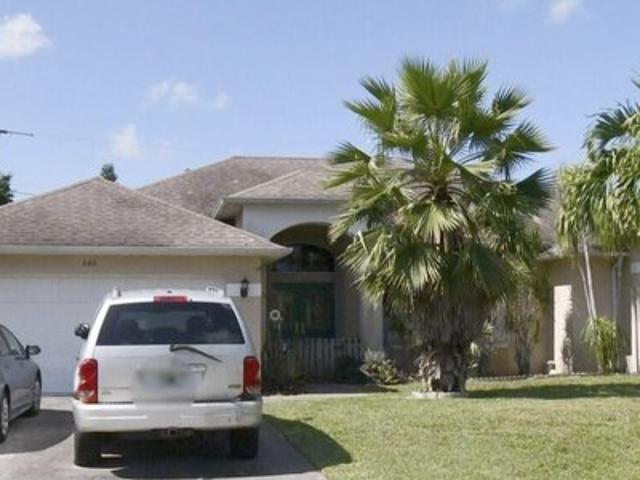 606 SE Stow Ter, Port Saint Lucie, FL 34984