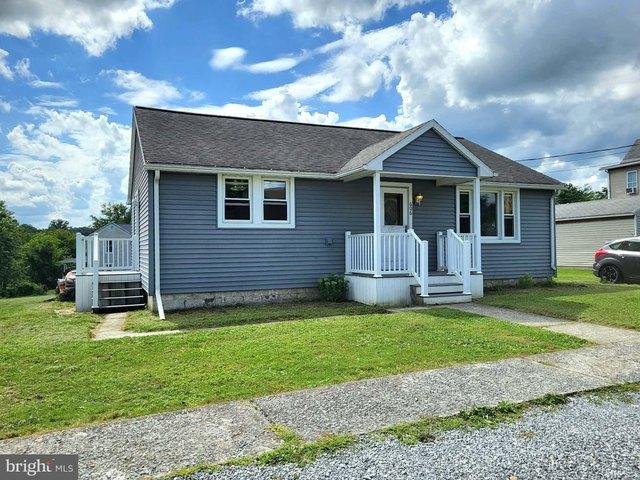 606 Shaw St, Jersey Shore, PA 17740