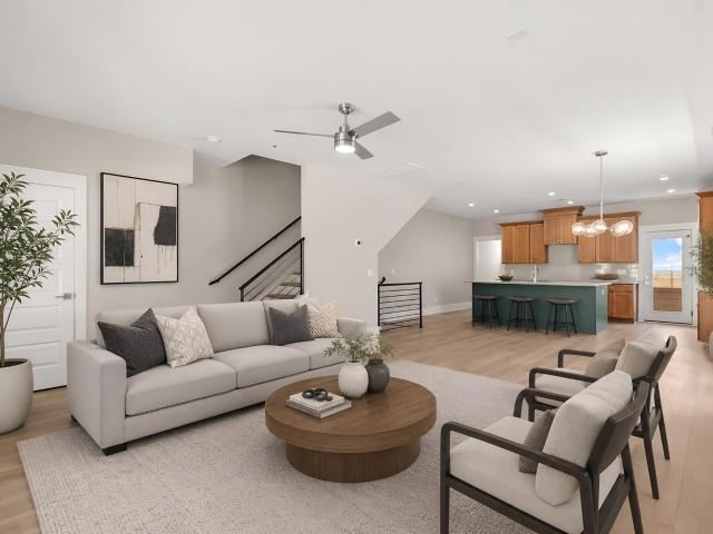 606 Summit Trl