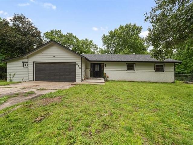 606 Sunset Dr, Waynesville, MO 65583