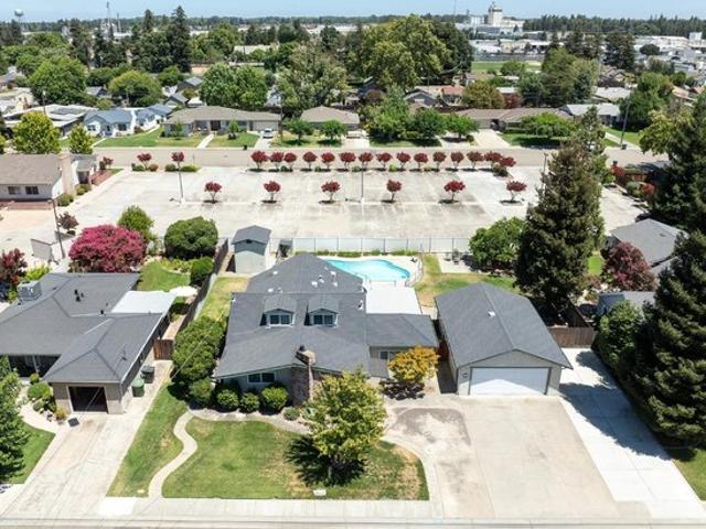 606 Palm Ave, Ripon, CA 95366