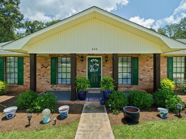 606 Pierce Rd, Columbia, MS 39429