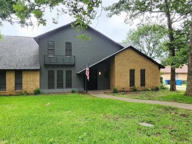 606 Queens Rd, Denison, TX 75020