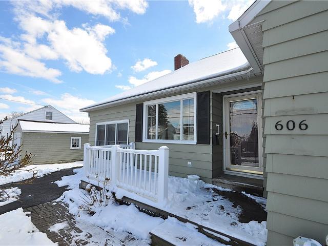 606 Roxford Rd S