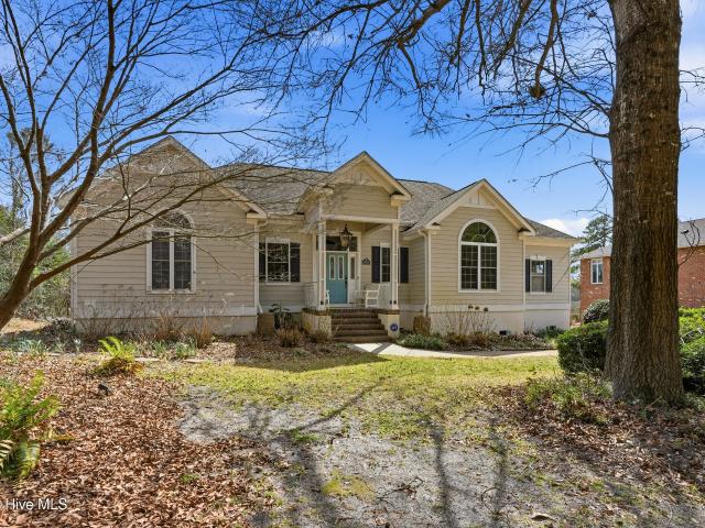 606 Ravenswood Road