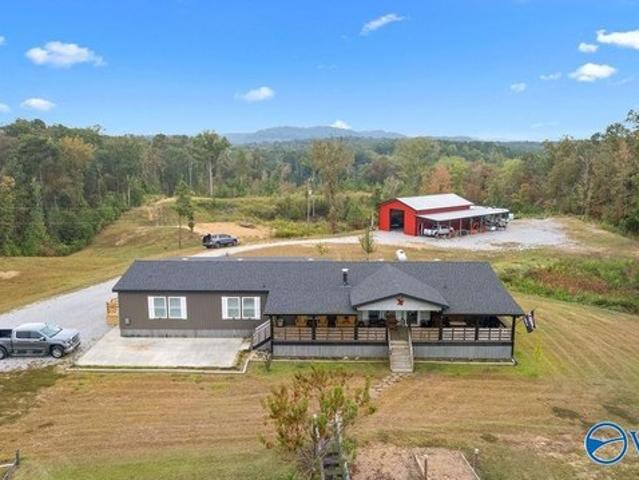 606 Red Eagle Rd, Ohatchee, AL 36271