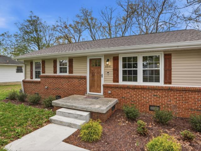 606 Rickenbacker Dr
