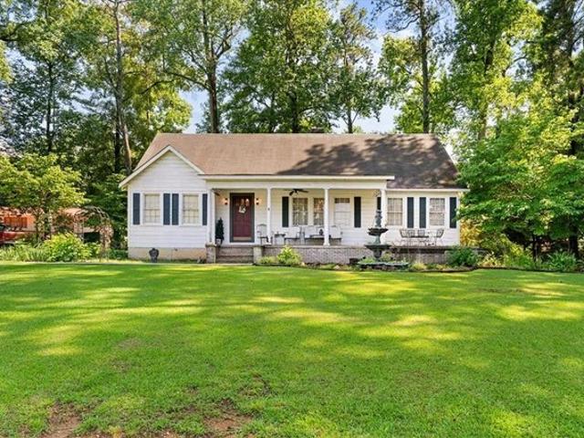 606 Woodland Dr, Dalton, GA 30721