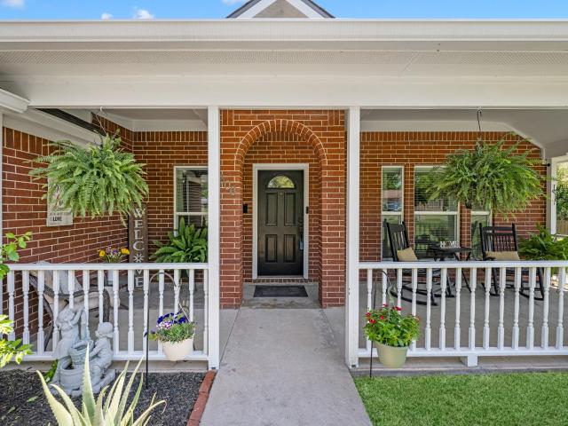606 Walnut Street
