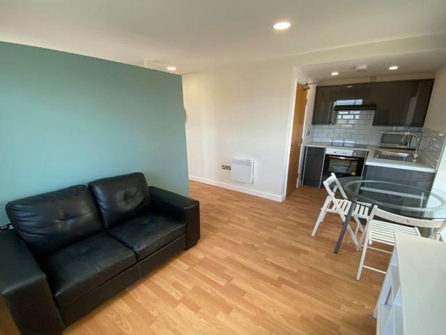 606, West One Cube, City Centre, S1