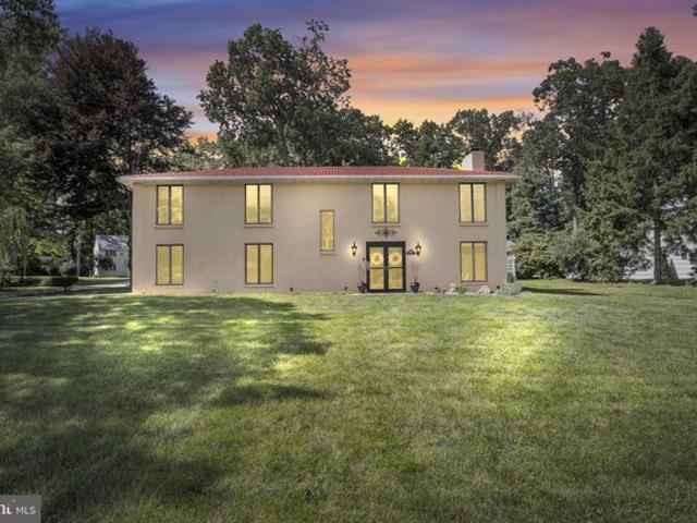 6075 Fairway Dr W, Fayetteville, PA 17222