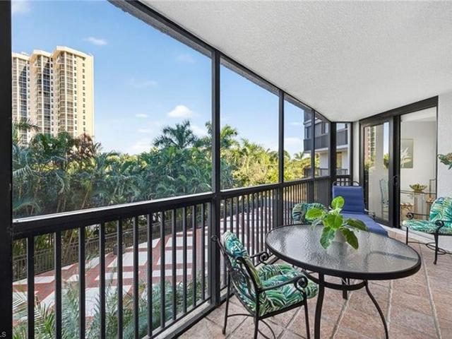 6075 Pelican Bay Blvd Apt 204, Naples, FL 34108