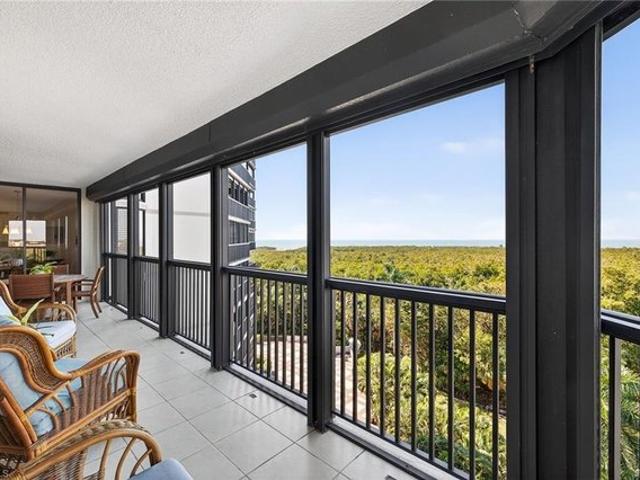 6075 Pelican Bay Blvd Apt 706, Naples, FL 34108