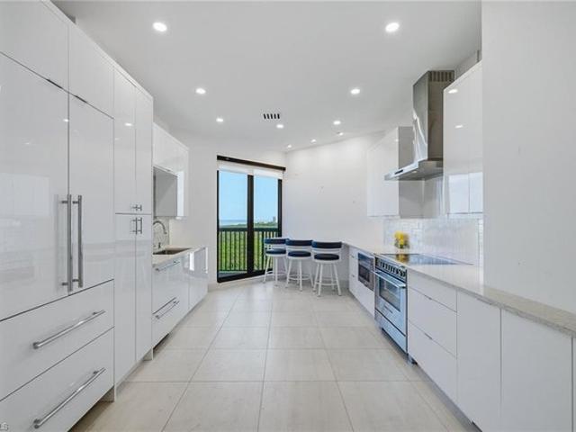 6075 Pelican Bay Blvd Ph C, Naples, FL 34108