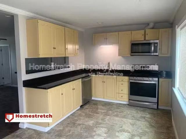 60768173 7743 Genesta St