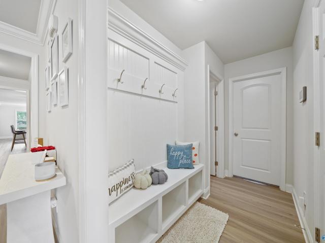 6077 Thorntons Way Circle