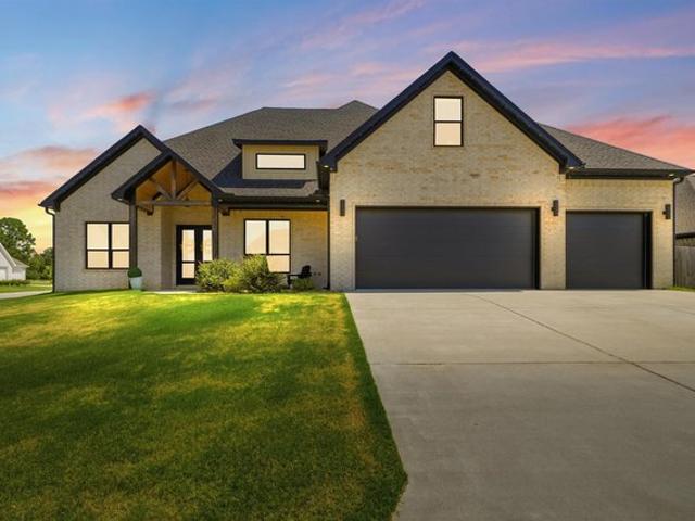 6070 Majestic Waters Dr, Benton, AR 72019