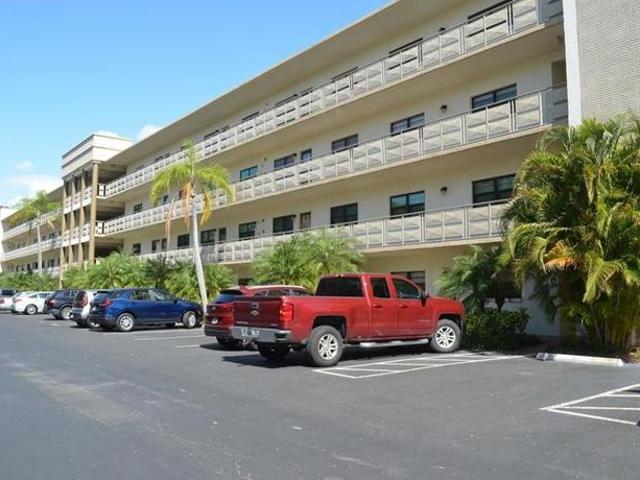 6070 80th St N #404, Saint Petersburg, FL 33709