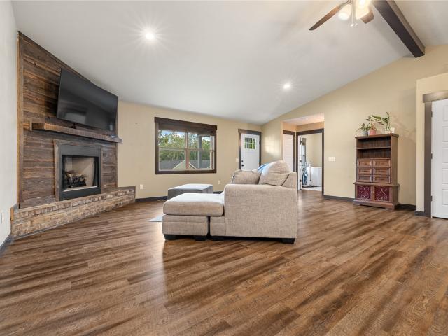 6071 Oak Leaf Drive