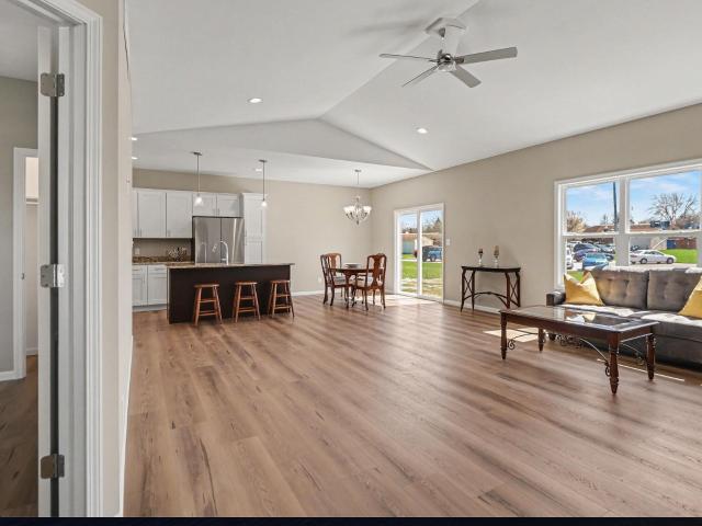 6071 Robbins Road