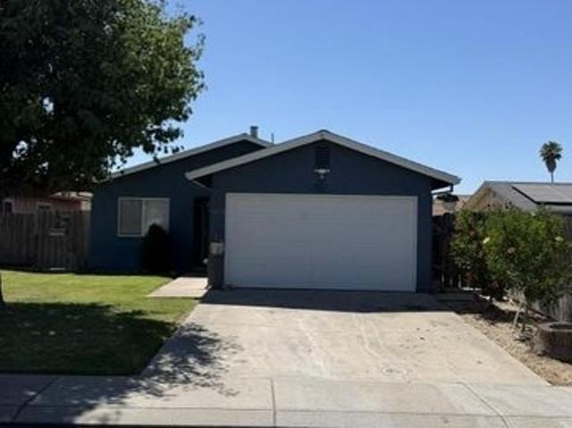 6073 Canter Dr, Riverbank, CA 95367