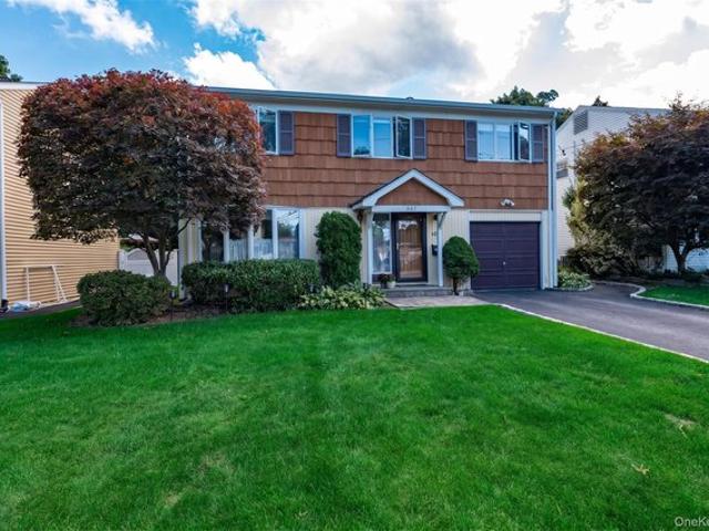607 7th Ave, East Northport, NY 11731