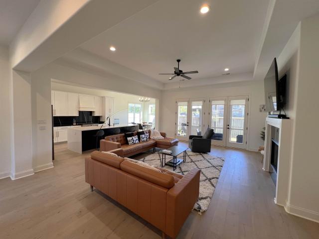 607 covington walk ln