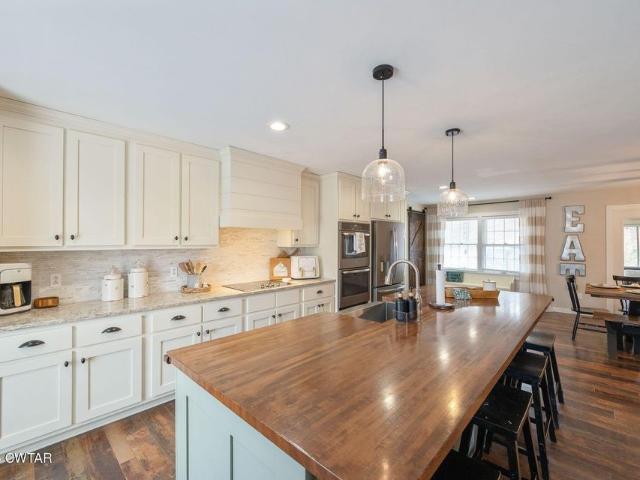607 Colonial Dr