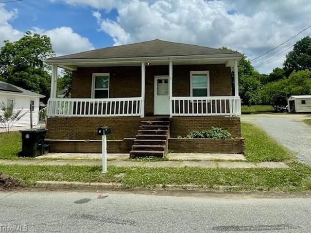 607 Concord St, Thomasville, NC 27360
