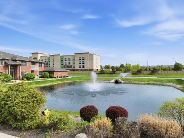 607 Cambridge Court #1b