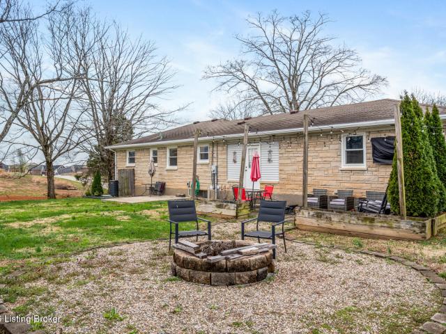 607 Christman Ln