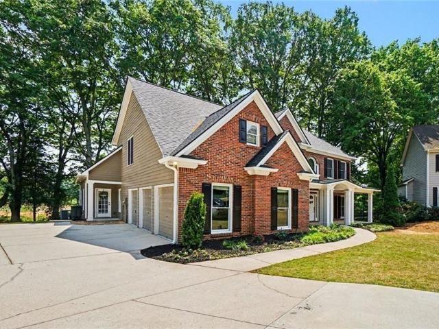 607 Crimsonwood Court