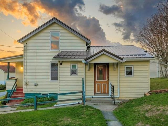 607 Devlin St, Gallitzin, PA 16641