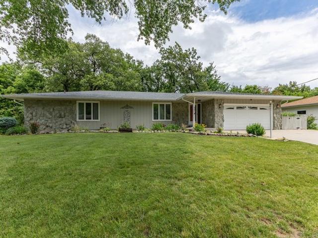 607 E 5th St, Coal Valley, IL 61240