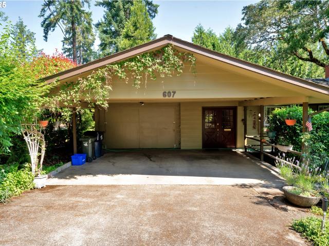 607 E 39TH PL