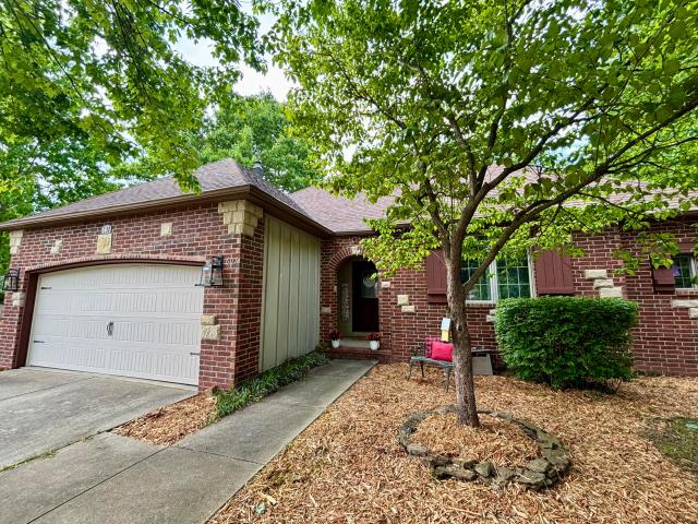 607 E Falls Circle