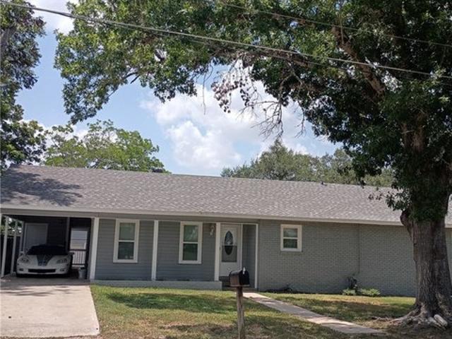 607 E Hamilton St, Cuero, TX 77954