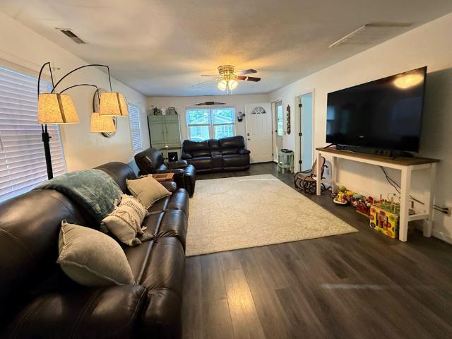 607 E Hickory