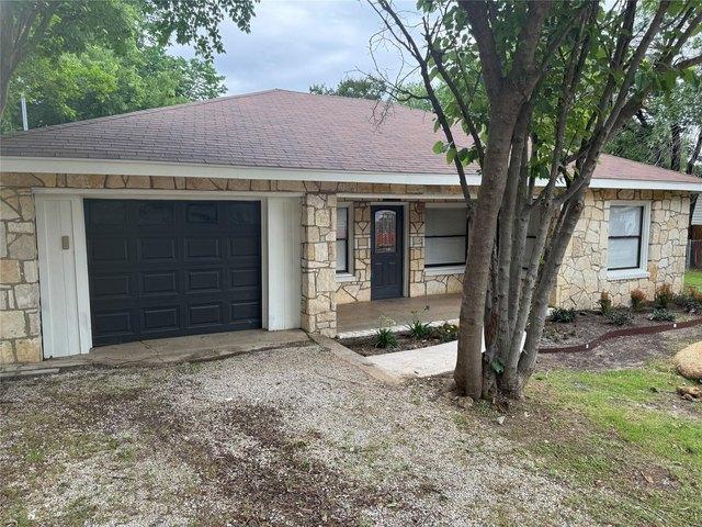 607 E Hundley Dr, Lake Dallas, TX 75065