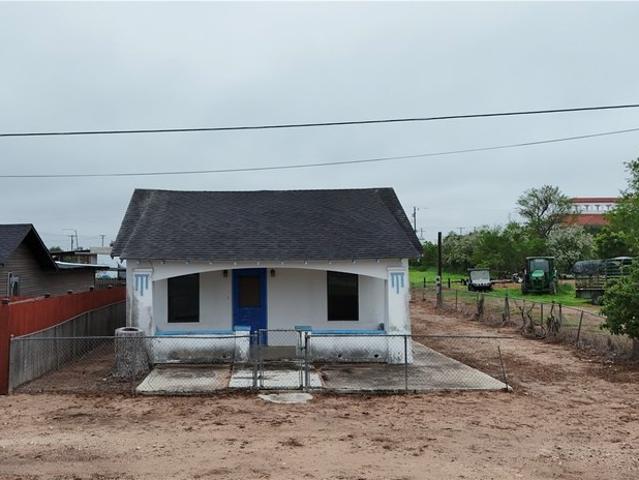 607 E North St, Hebbronville, TX 78361
