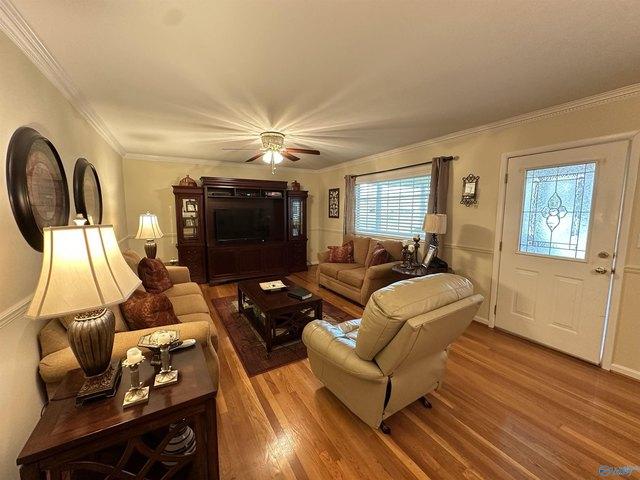 607 E Riverview Dr, Gadsden, AL 35903