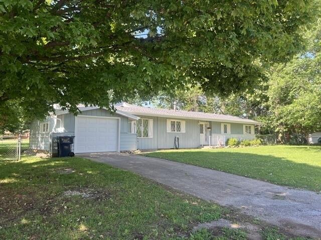 607 E Summit St, Republic, MO 65738