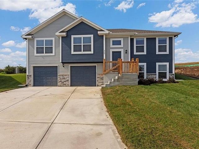 607 Foxglove Ln, Raymore, MO 64083