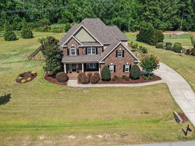 607 Far Post Dr, Fuquay Varina, NC 27526