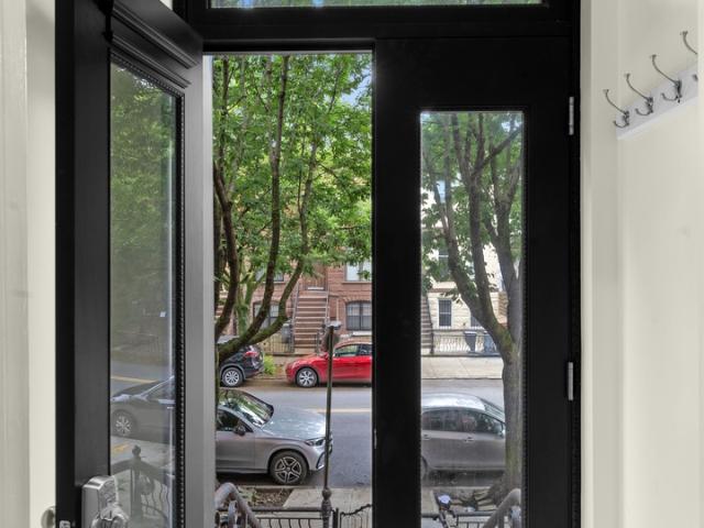 607 HALSEY Street
